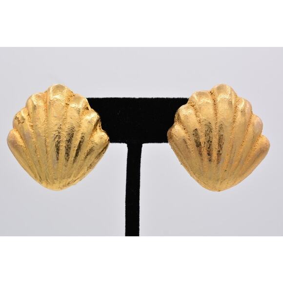 Unbranded | Jewelry | Vintage Clam Shell Clip On Earrings Brushed Gold ...